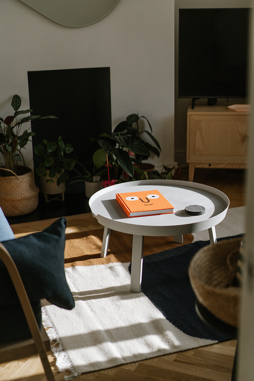 Muuto around coffee table store